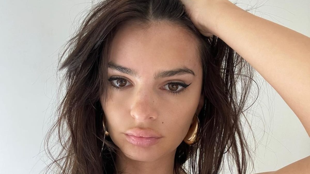 Emily Ratajkowski Flaunts Toned Mid-Riffs in High Bikini Top