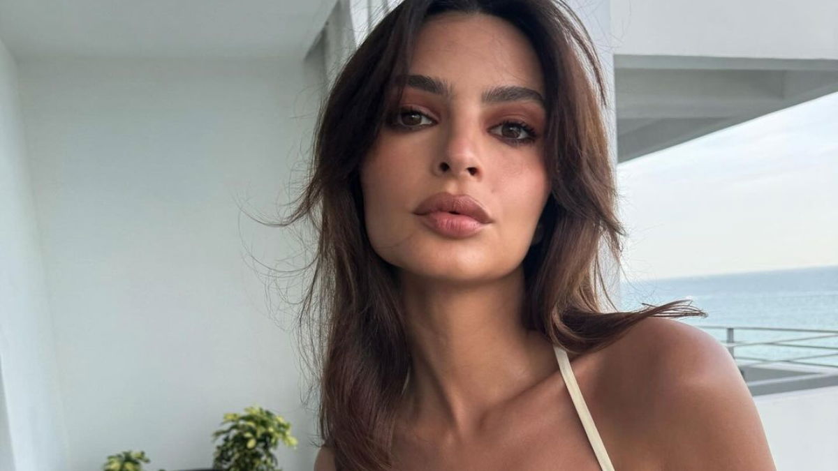 Emily Ratajkowski Handling Business in Low-Cut Mini Dress Is a Sensual ...