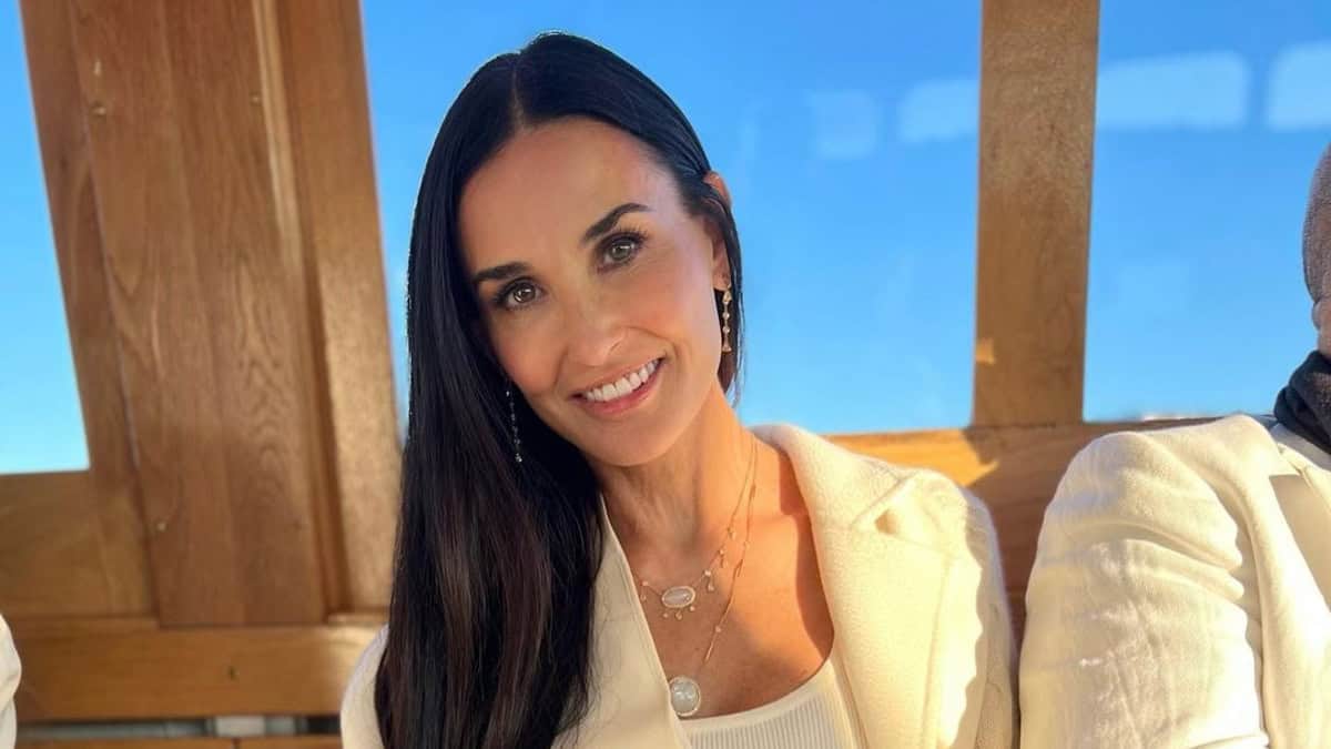 Irritated Demi Moore Berates Audience Member While Introducing Cher on ... Irritated Demi Moore Berates Audience Member While Introducing Cher on ...
