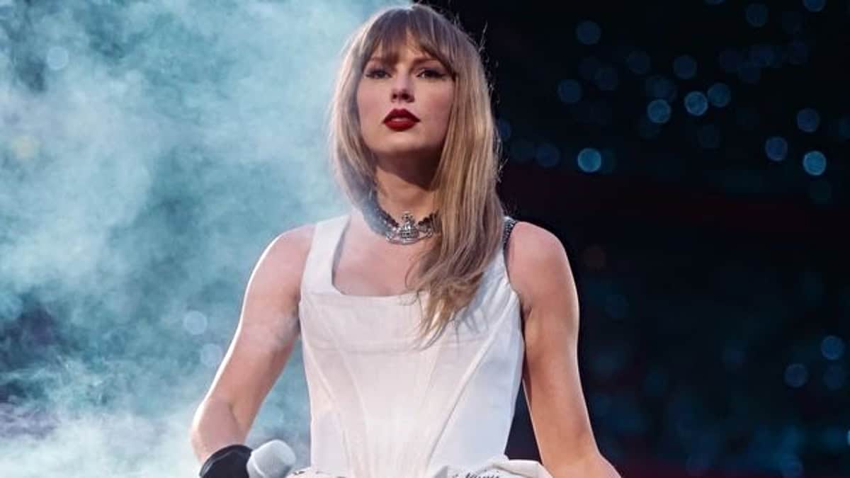 Taylor Swift Stuck on Stage Following Set Malfunction | The Nerd Stash